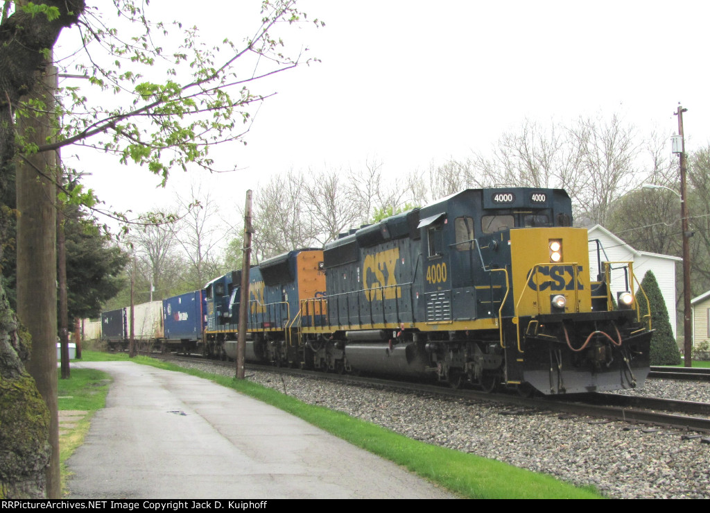 CSX 4000 & 4735 with Q165 on the CSX Pittsburgh sub, and mp294.5,
